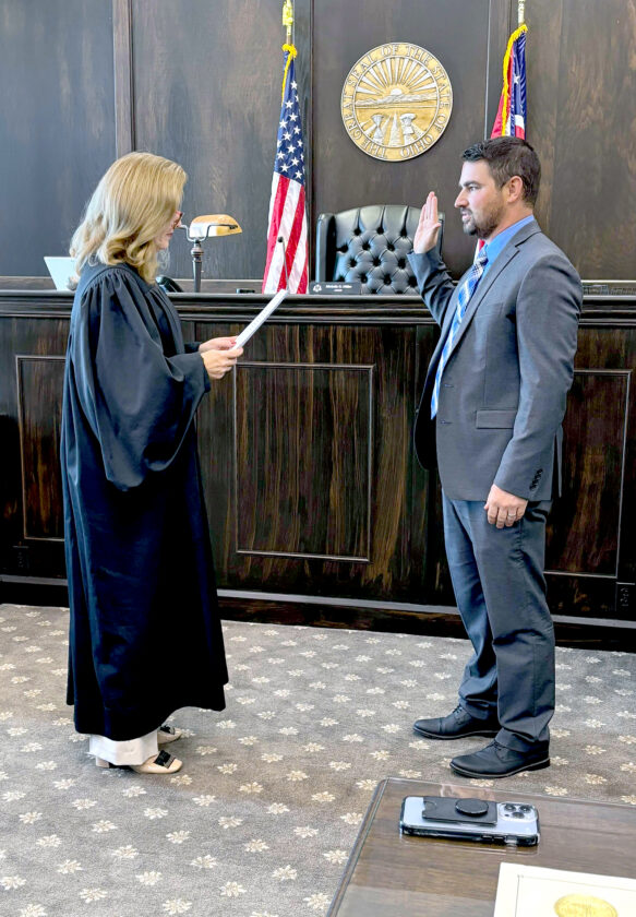 Taking the oath | News, Sports, Jobs - The Herald Star